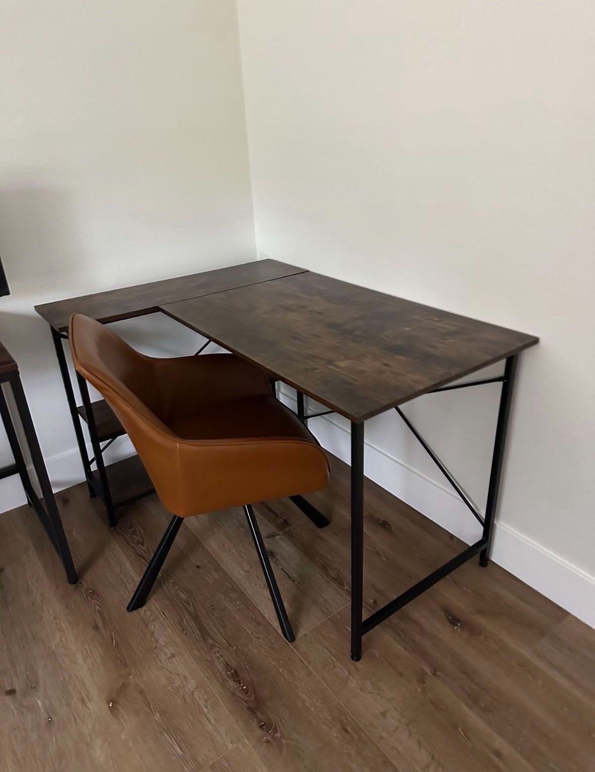 L-shaped Modern Wood desk for Sale in San Marcos, CA - OfferUp