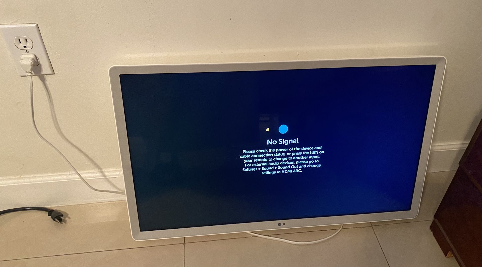 LED 27” Smart LG White Flat Screen TV for Sale in Miami, FL - OfferUp