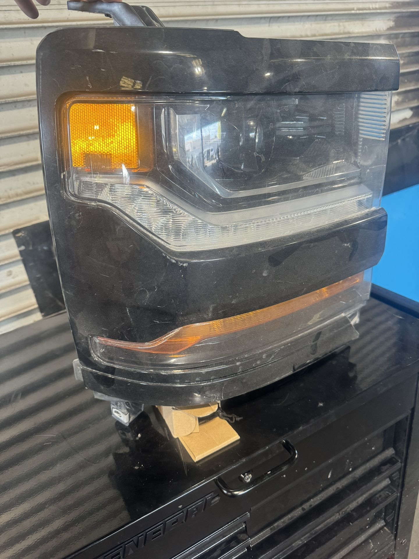 2019 Chevy Sliverado Pass. Headlight for Sale in Chino, CA - OfferUp