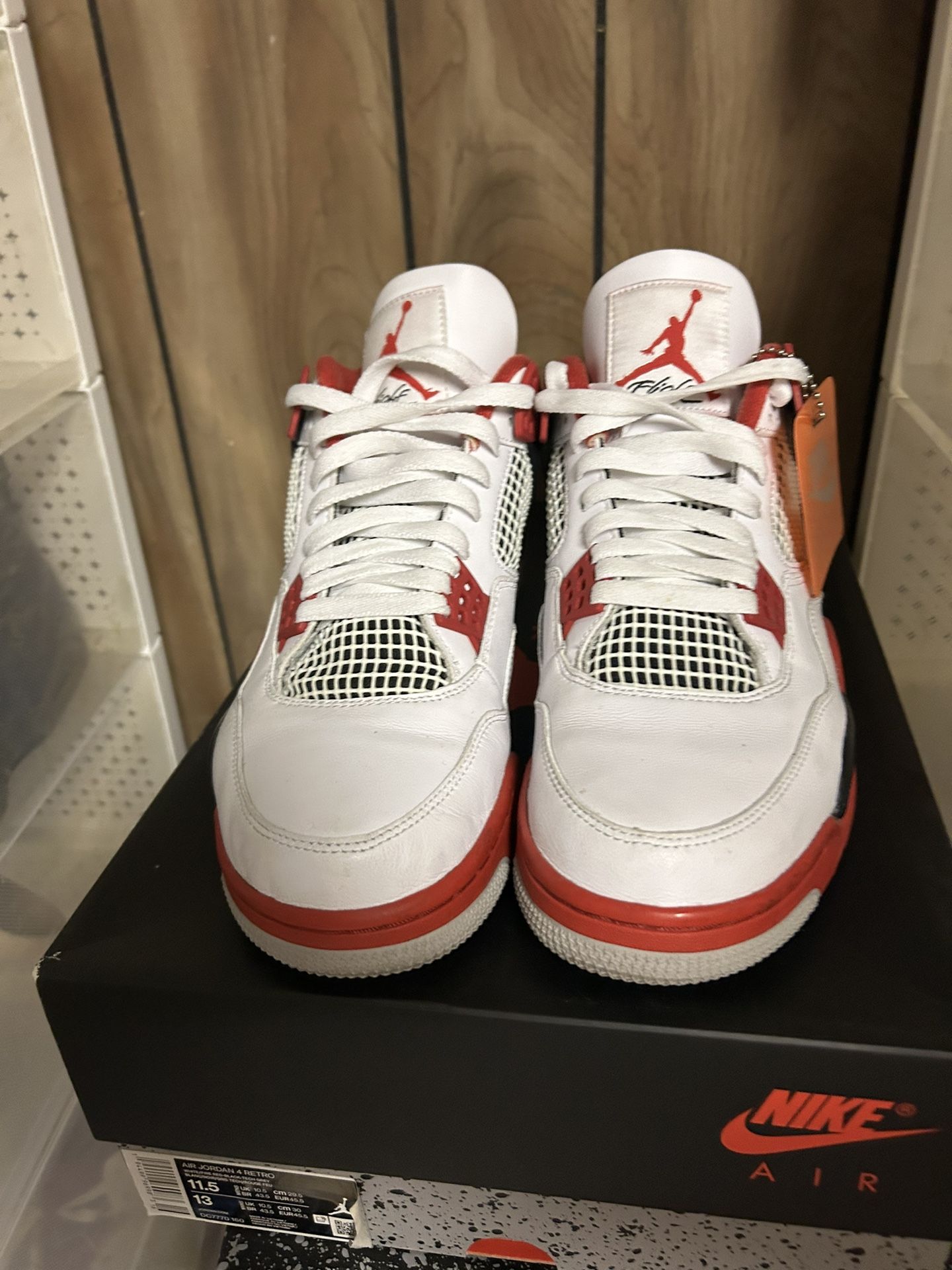Fire Red 4s for Sale in Queens, NY - OfferUp