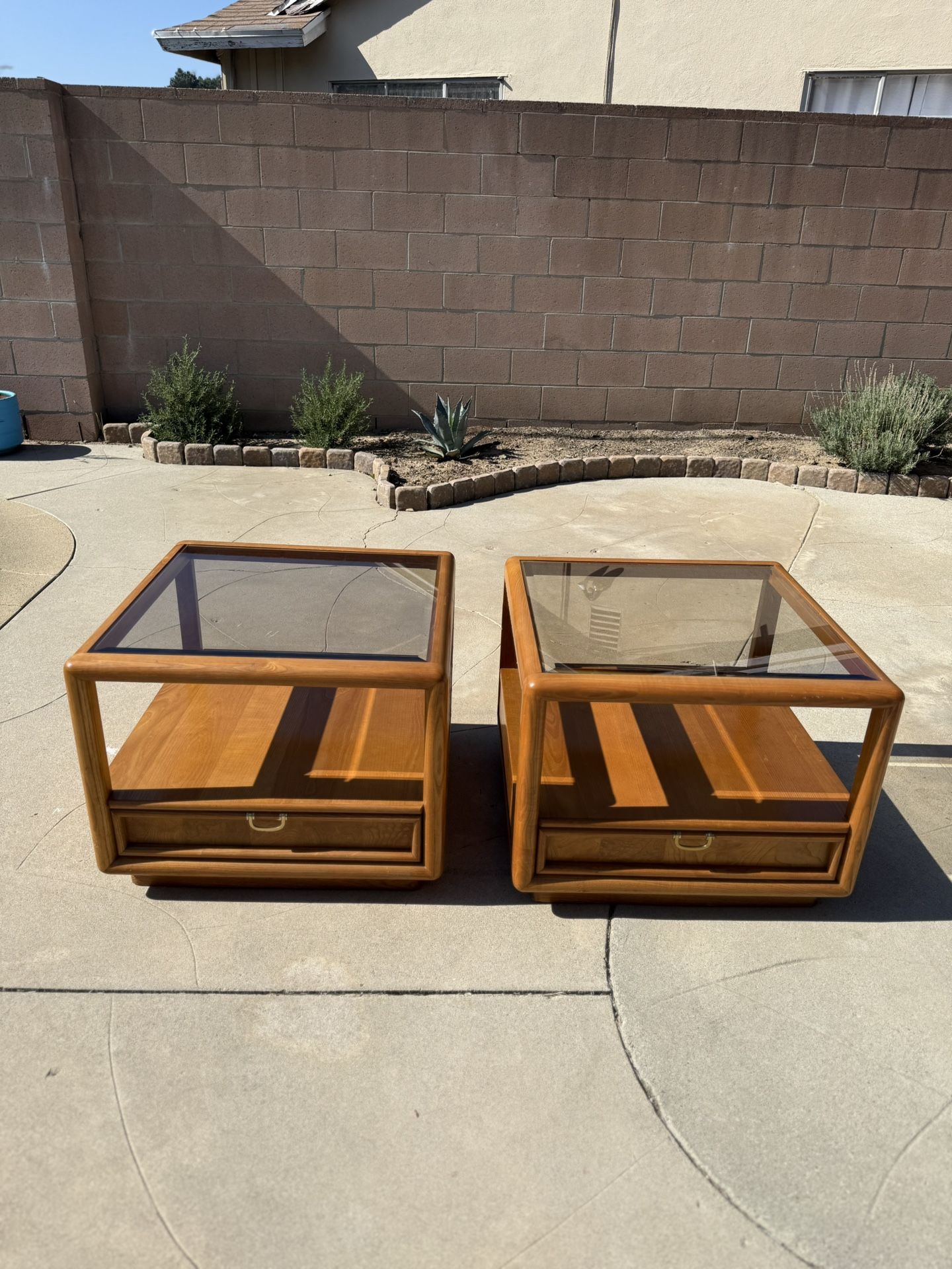 Vintage Broyhill Premier Collection Pair of Mid-Century Modern Side/End ...