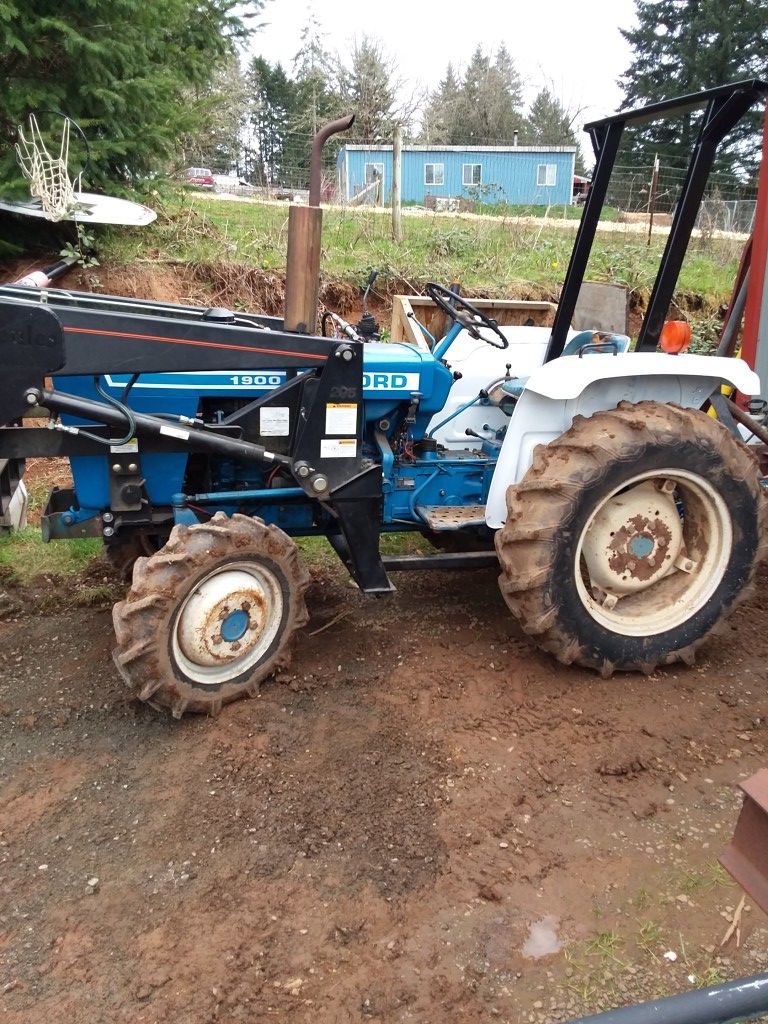 Ford 1900 4x4 diesel 30 hp tractor for Sale in Eagle Creek, OR - OfferUp