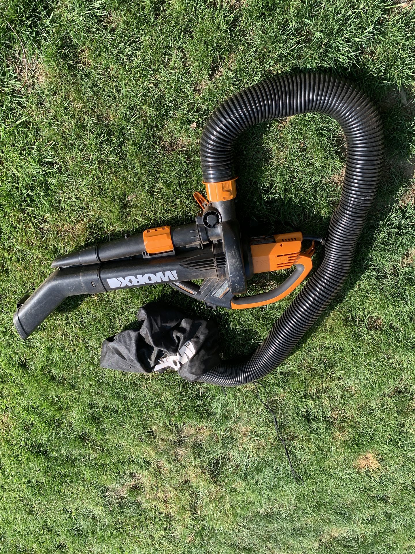 Worx Trivac 3-in-1 Electric Leaf Blower/Mulcher/Vacuum for Sale in ...