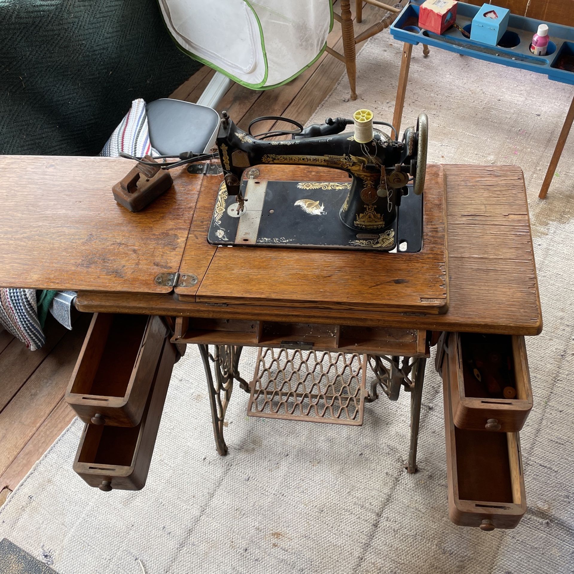 Singer Sewing Machine for Sale in Fallbrook, CA - OfferUp