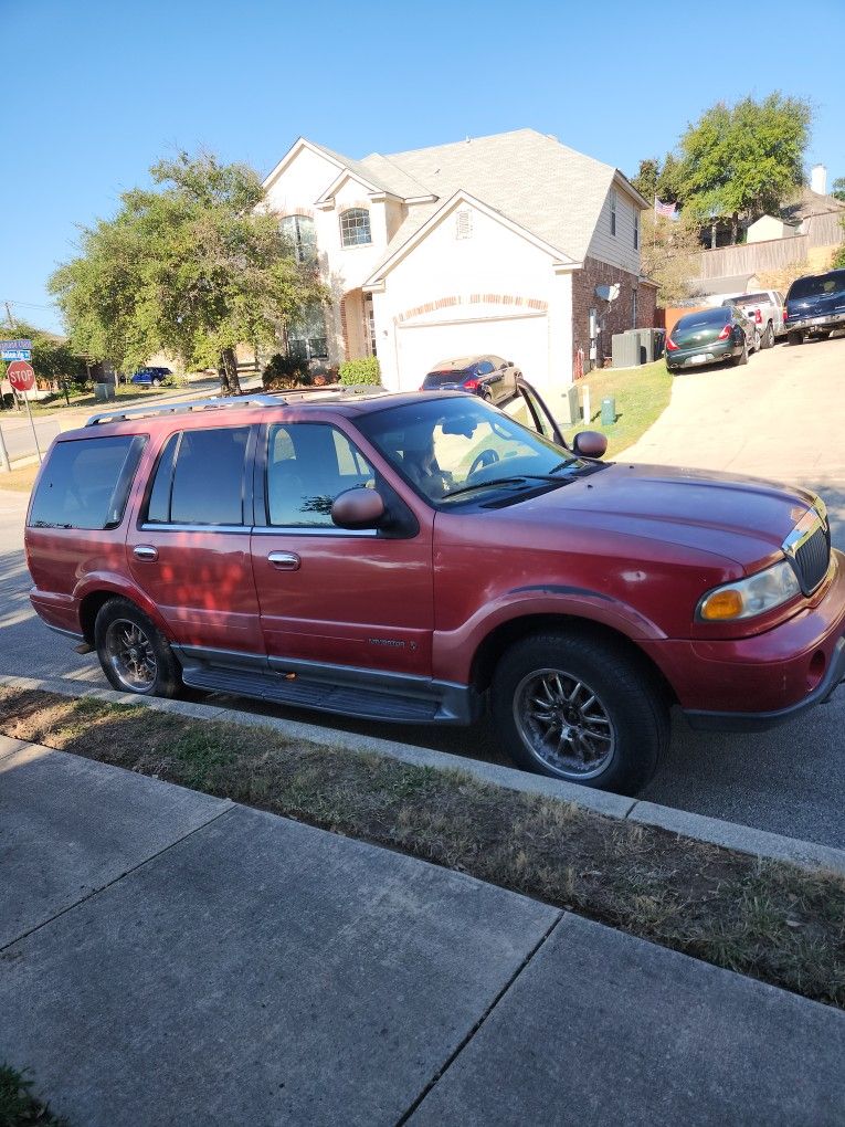2001 Lincoln Navigator for Sale in San Antonio, TX - OfferUp