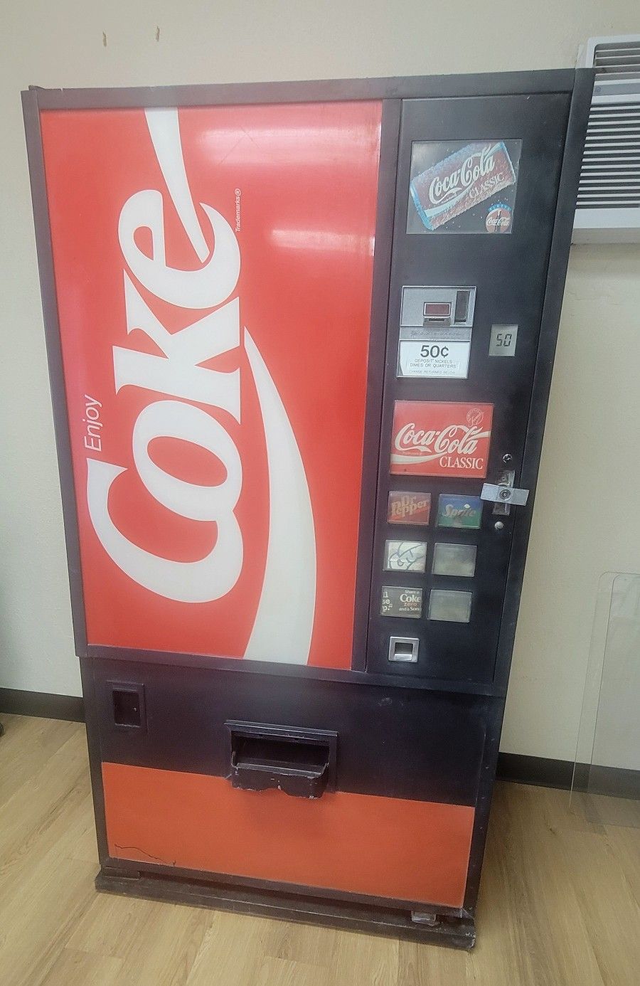 Coke Machine Gun Safe, with Keys. for Sale in Chandler, AZ - OfferUp