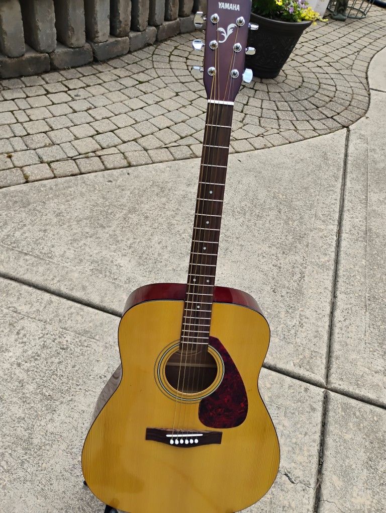 Yamaha Acoustic Guitar With Gigbag, And Stand for Sale in Mount ...