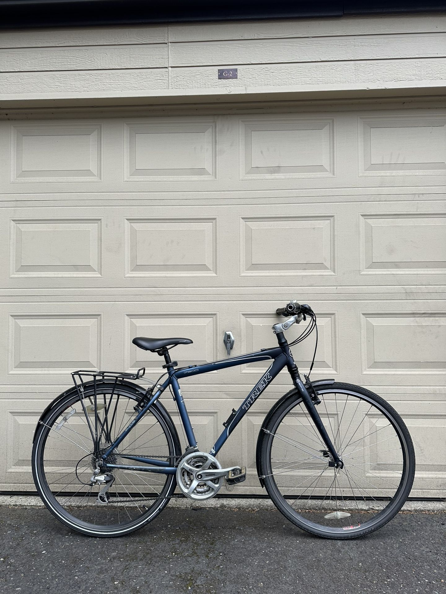 Trek 7300 Hybrid Bicycle – 24-Speed – Front Suspension – 700c Wheels – 20” Frame Men’s Bicycle ...