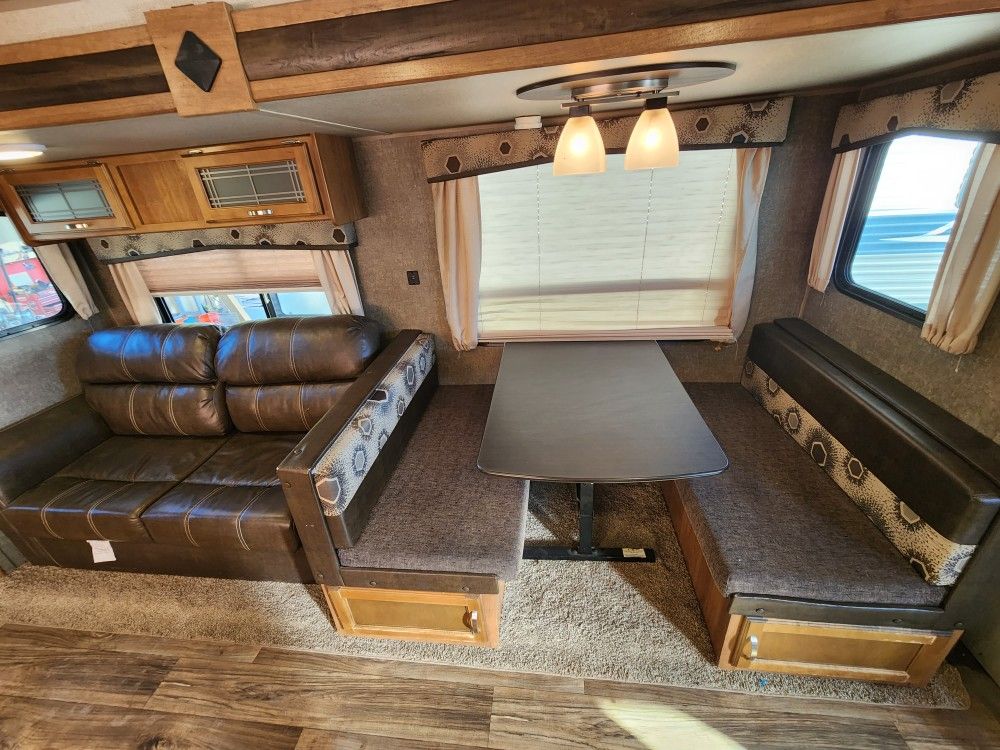 2018 Keystone Springdale 32ft rear living for Sale in Mesa, AZ - OfferUp