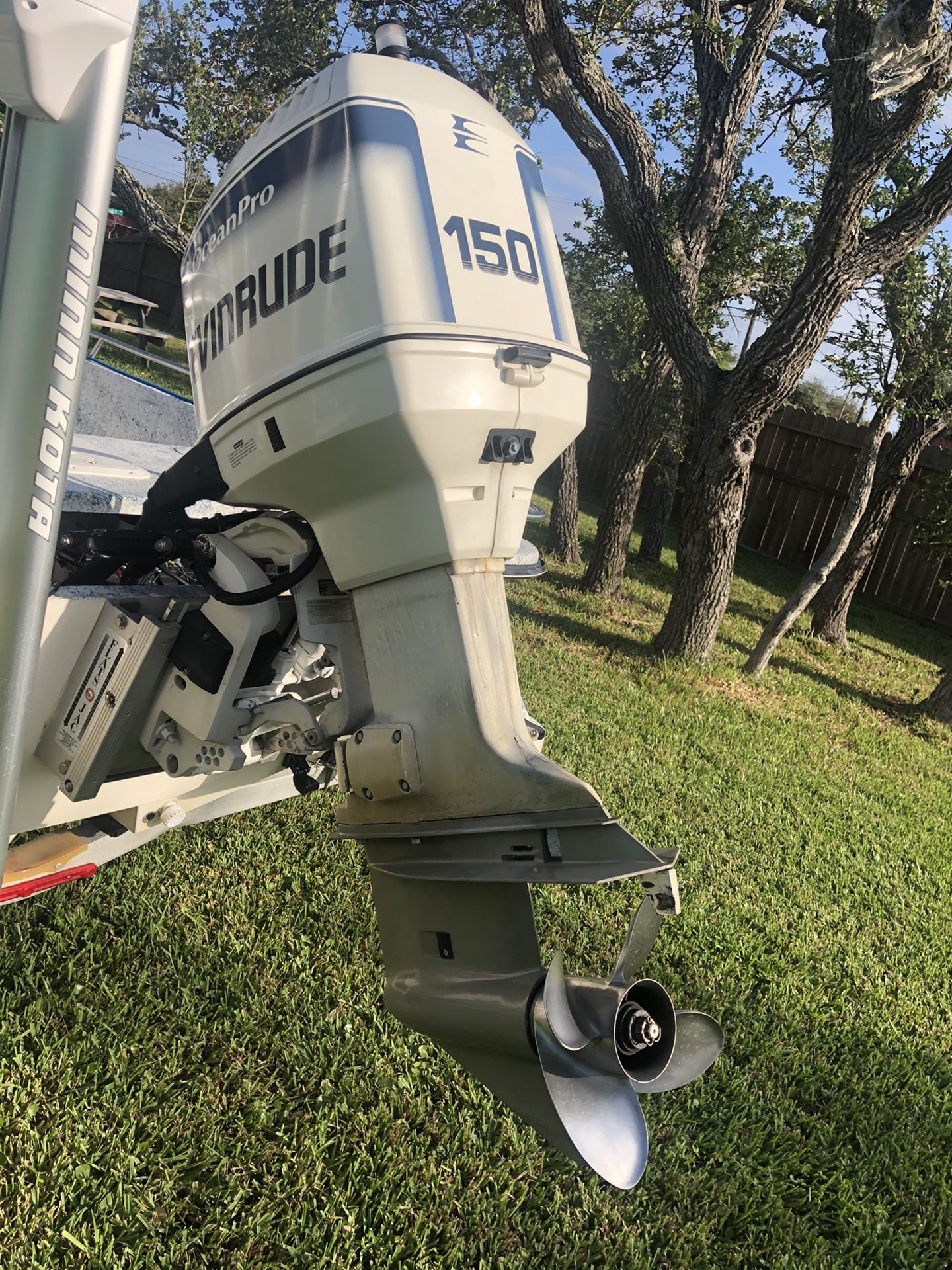 Evinrude 150 boat motor for Sale in San Antonio, TX - OfferUp