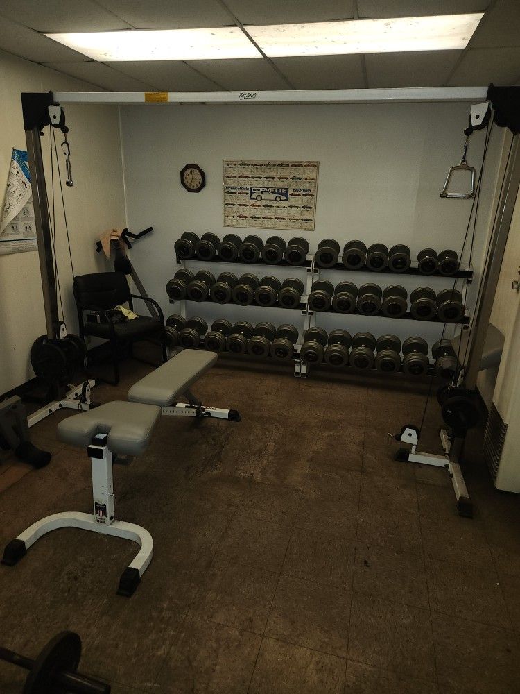 TuffStuff Cable Crossover Machine + Bench for Sale in Los Angeles, CA ...