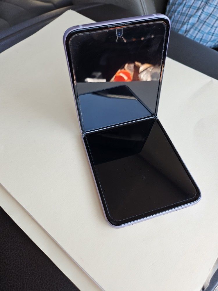 Samsung Galaxy Zflip3 for Sale in San Elizario, TX - OfferUp