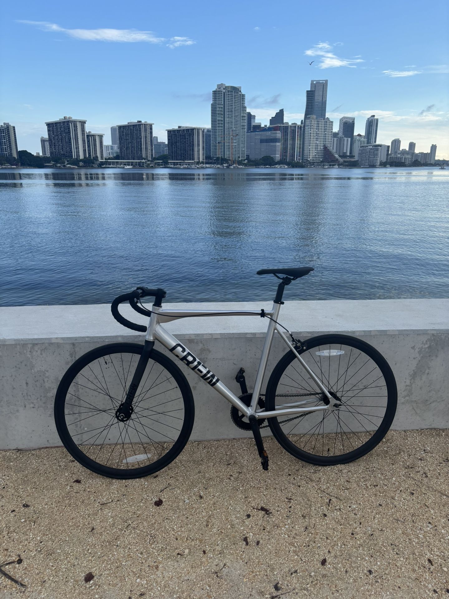 Crew Fixie Bike for Sale in Miami Gardens, FL - OfferUp