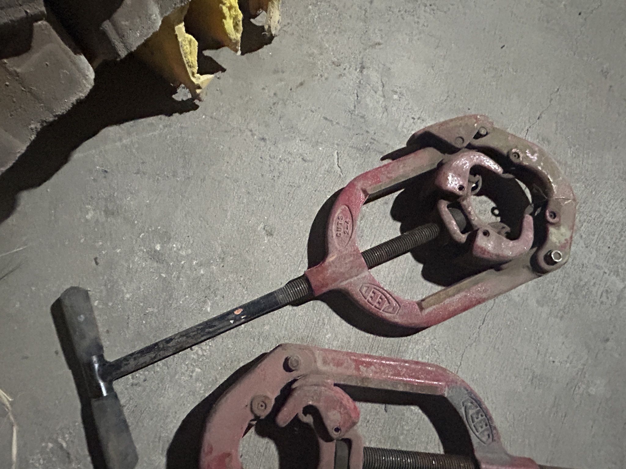 Ridgid Pipe vise Several Pipe Lifting Clamps Reed Pipe Cutters for Sale ...