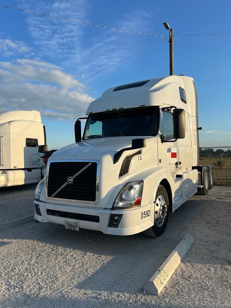 2013 VOLVO VNL 670 AUTOMATIC VNL 670 for Sale in Winter Haven, FL - OfferUp