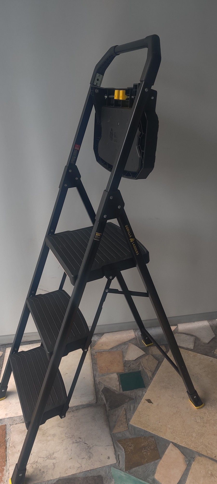 3-Step Pro-Grade Steel Ladder for Sale in Pompano Beach, FL - OfferUp