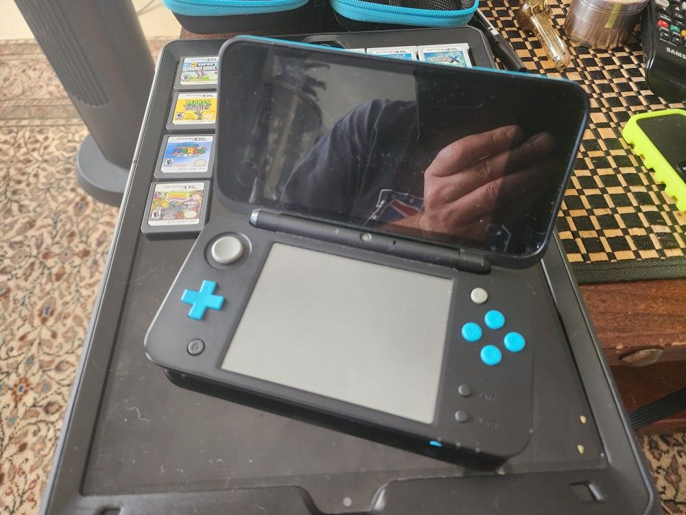 Nintendo 2ds XL TOP SCREEN CRACKED X13 GAMES X6 3DS 7x DS for Sale in ...
