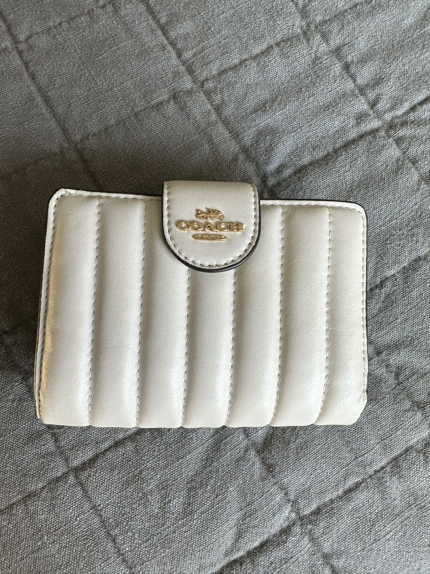 Coach White Leather Wallet In Flawless Condition Never Used for Sale in ...
