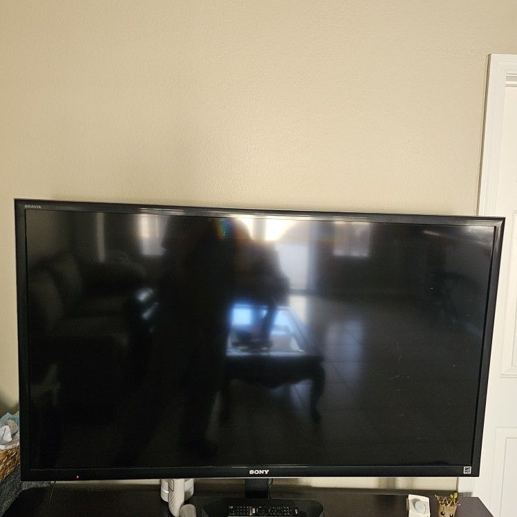 57 inch Sony TV with Remote (not a Smart Tv) for Sale in Las Vegas, NV ...