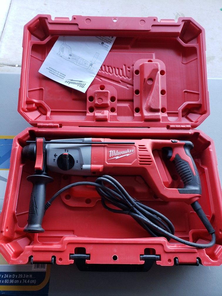 Milwaukee 8 Amp Corded 1 in. SDS D-Handle Rotary Hammer for Sale in Bakersfield, CA - OfferUp
