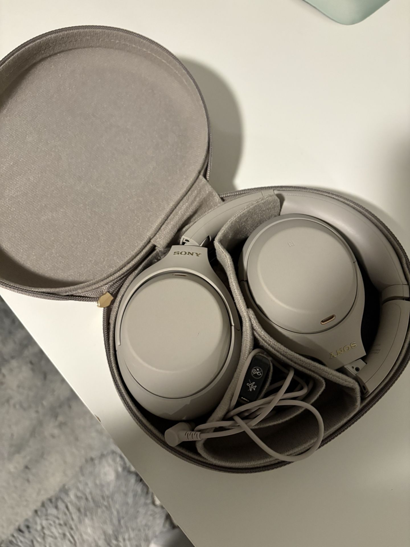 Sony WH-1000XM4 Noise Cancelling for Sale in Los Angeles, CA - OfferUp