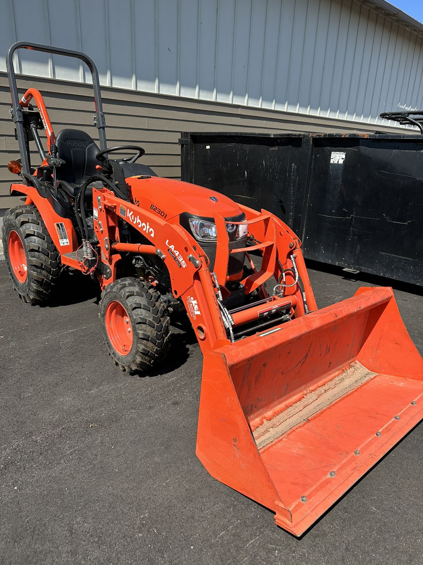 Kubota B2301 Tractor W/ Loader for Sale in Yelm, WA - OfferUp
