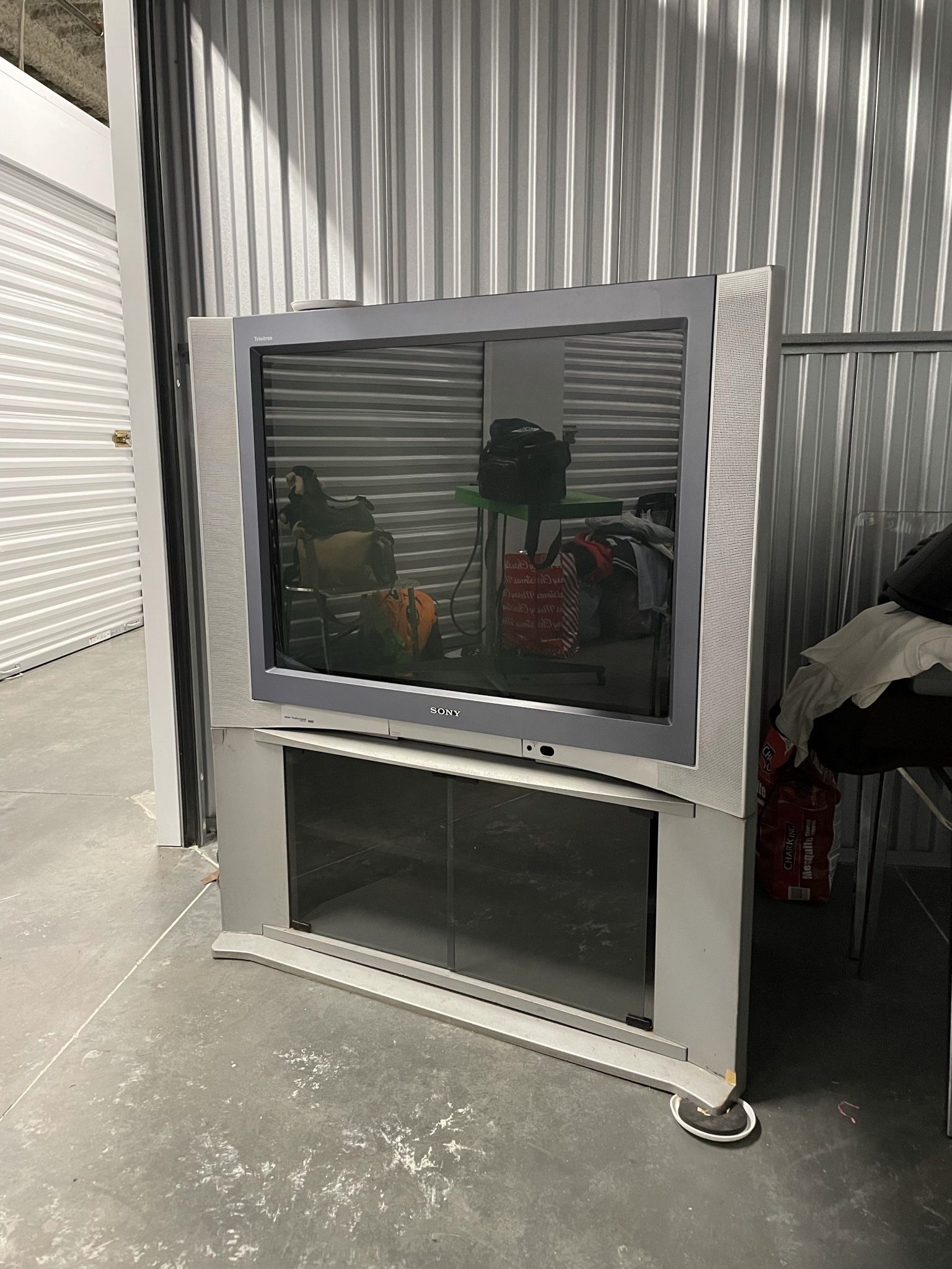Sony Trinitron Color TV 2000’s for Sale in Westminster, CA - OfferUp