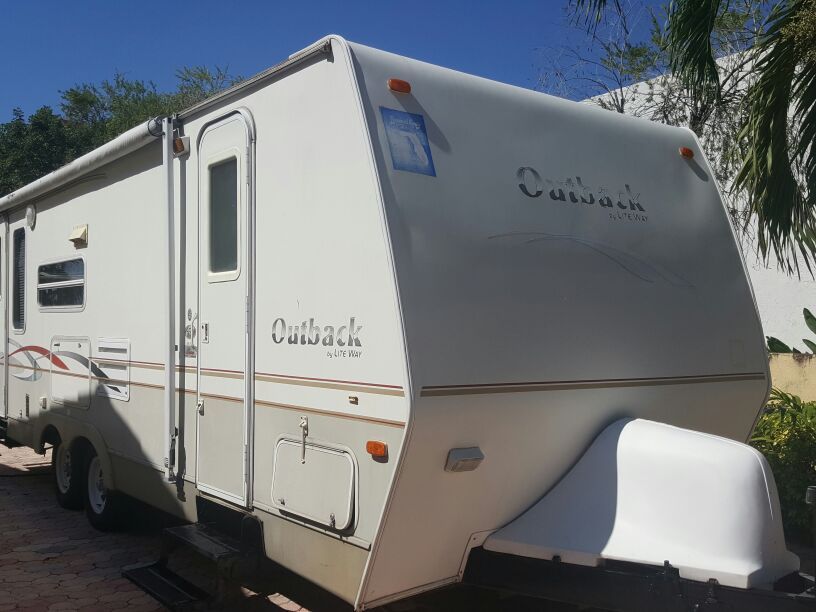 2003 Outback travel trailers 25 feet for Sale in Miami, FL - OfferUp