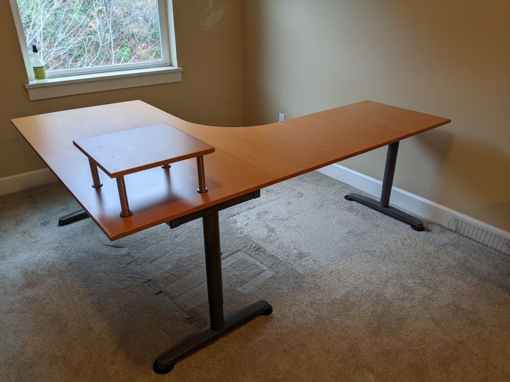 Large Corner Desk With Optional Shelf for Sale in Seattle, WA - OfferUp