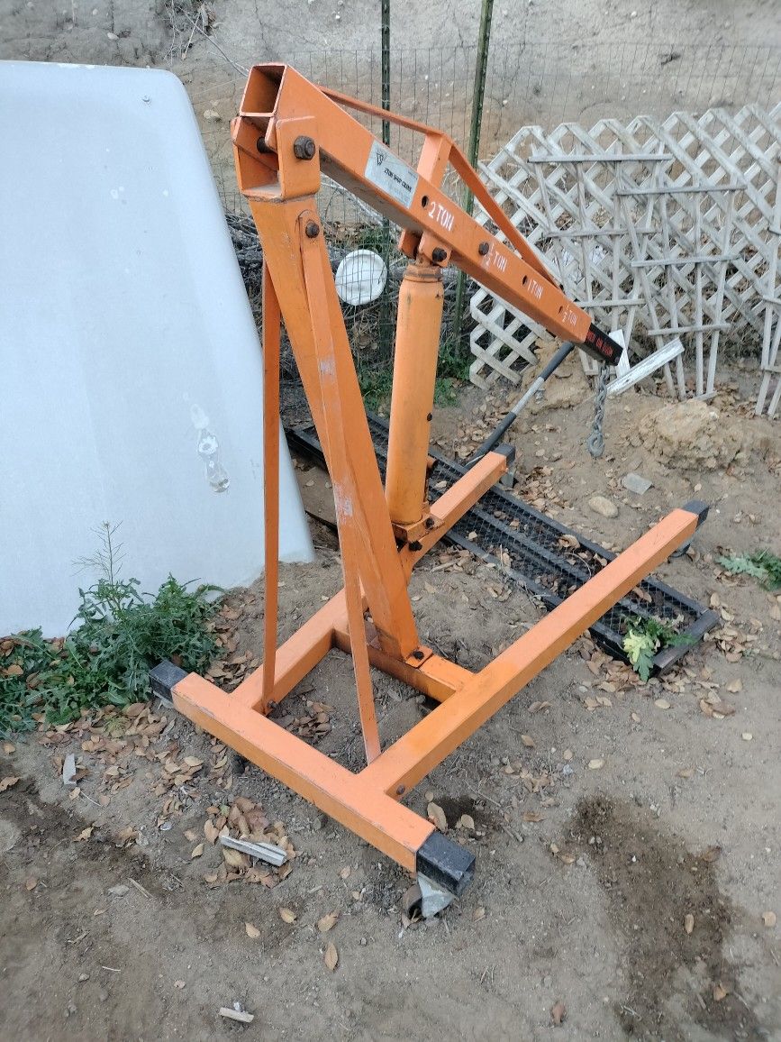 Engine Puller - Cherry Picker for Sale in Victorville, CA - OfferUp