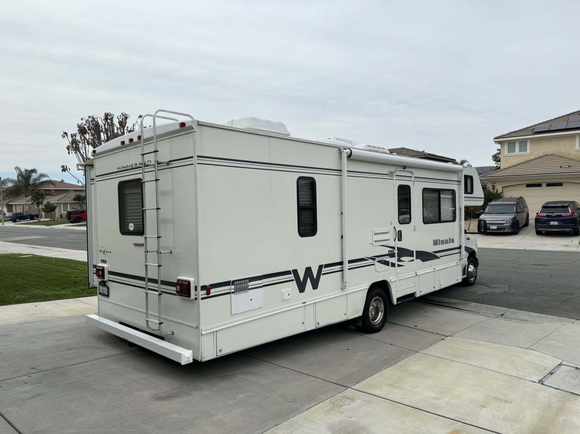 2002 Winnebago 29ft for Sale in Corona, CA - OfferUp