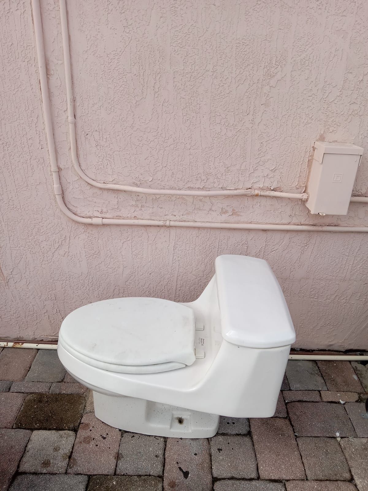 Toilet for Sale in Palm Springs, FL - OfferUp