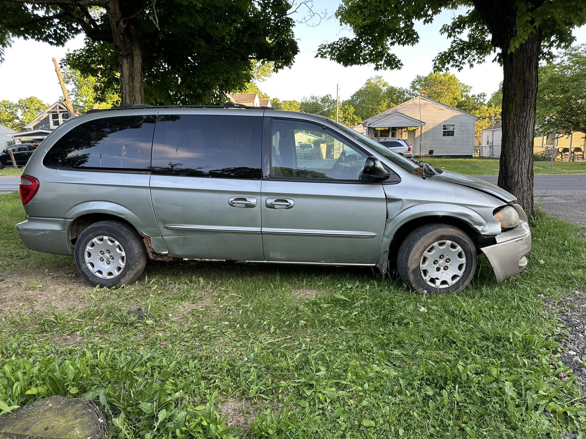 2003 Chryslers town and country van for Sale in Columbus, OH - OfferUp