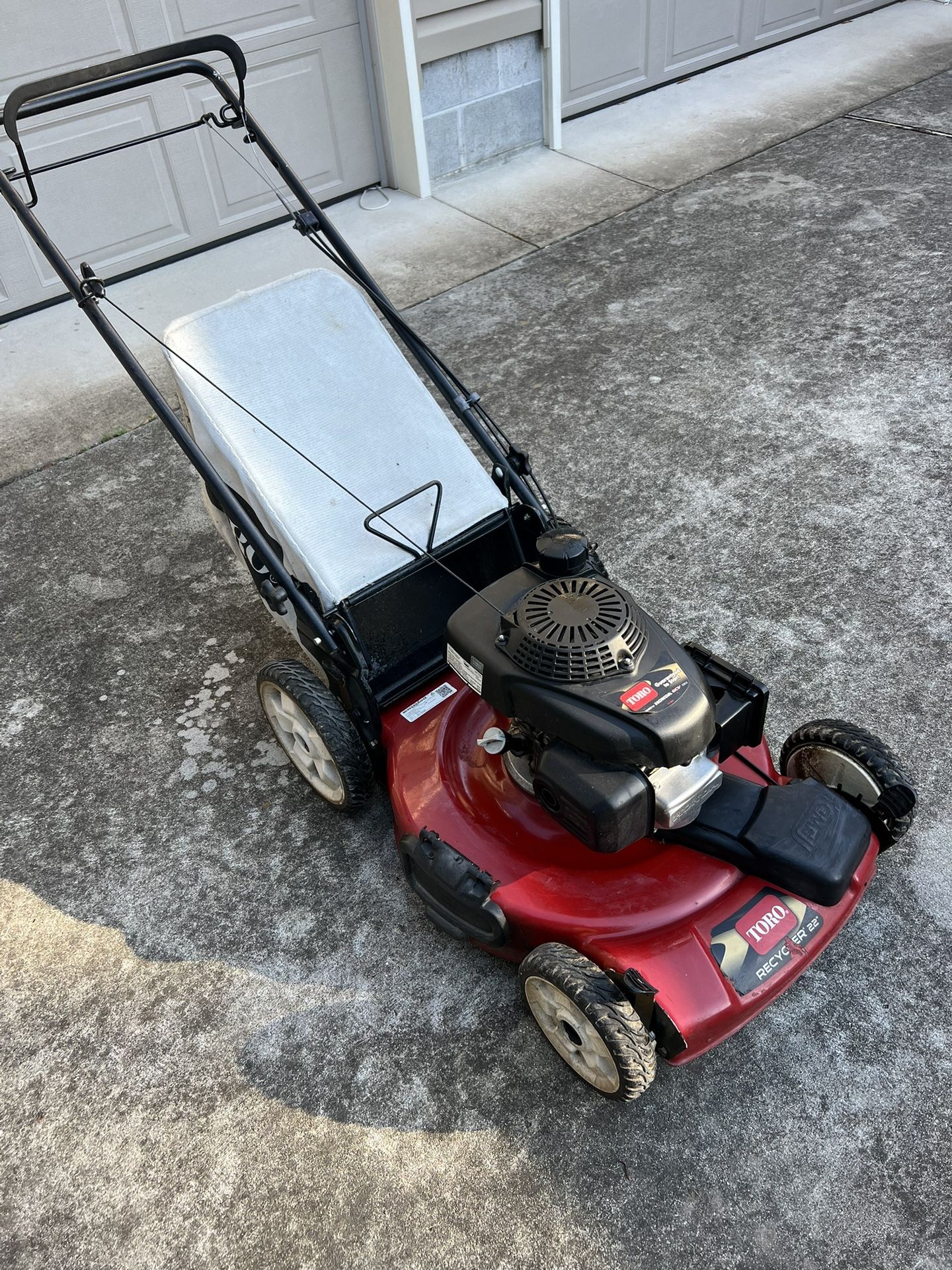 Toro Recycler 22” Lawn Mower With Bagger for Sale in Chesapeake, VA ...