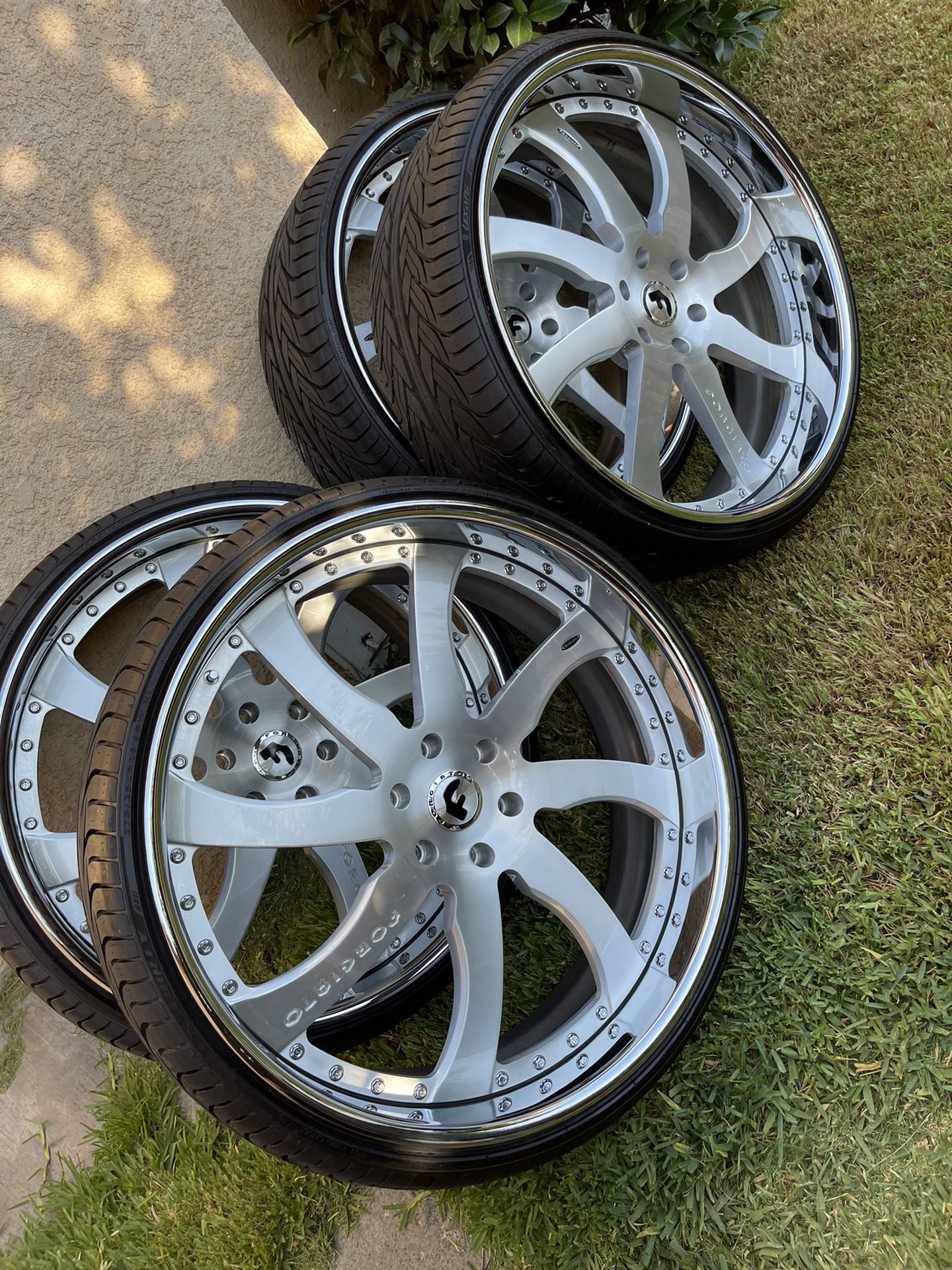 26 Inch Forgiato 6 Lugs 2 Weeks Old for Sale in Huntington Park, CA ...