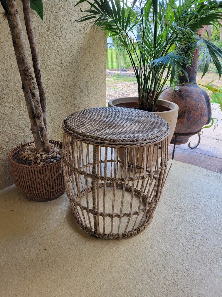 All-weather Wicker Drum Side Table for Sale in North Port, FL - OfferUp