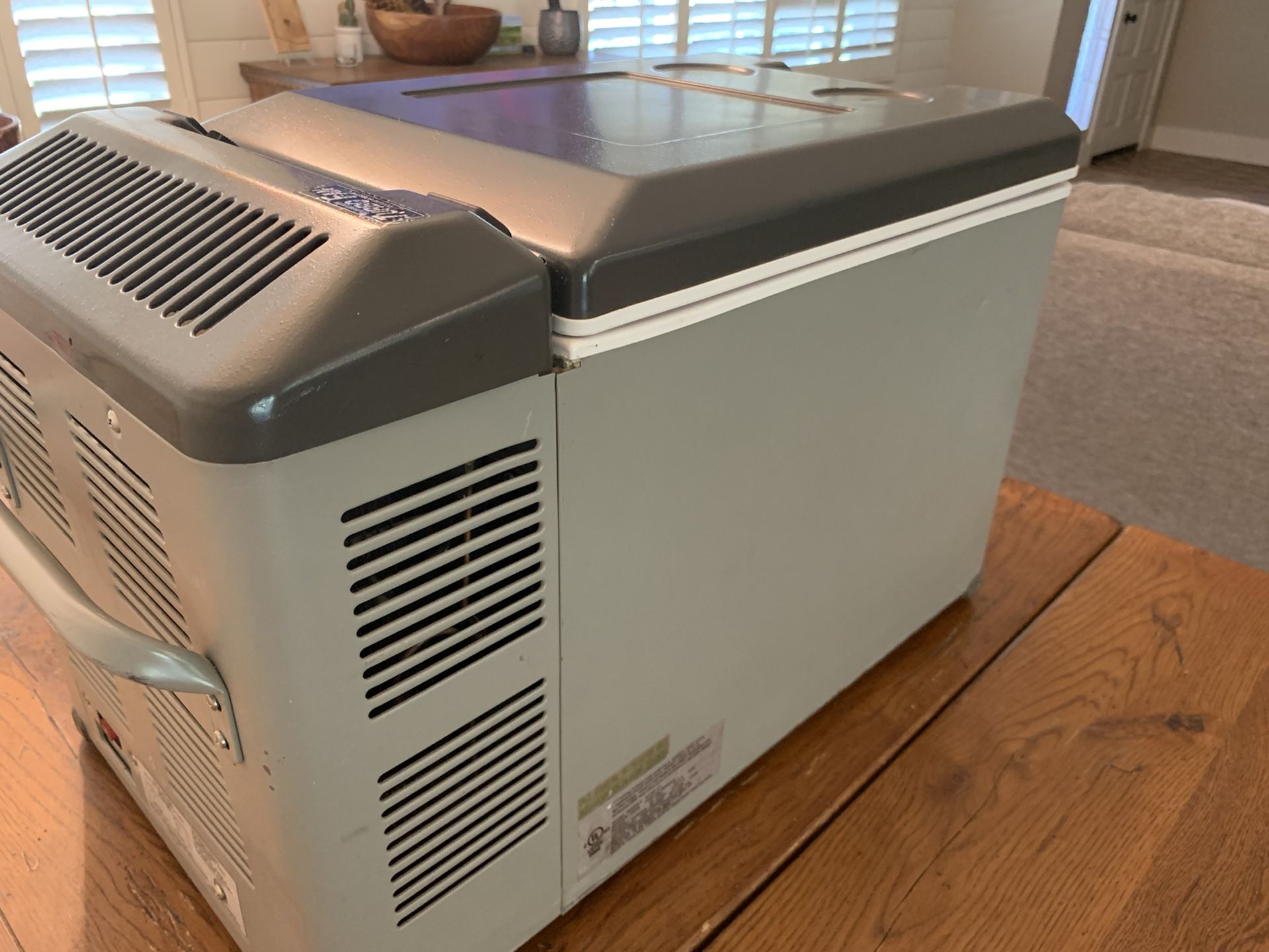 Engel MT35 Refrigerator/Freezer 12 Volt for Sale in Glendale, AZ - OfferUp