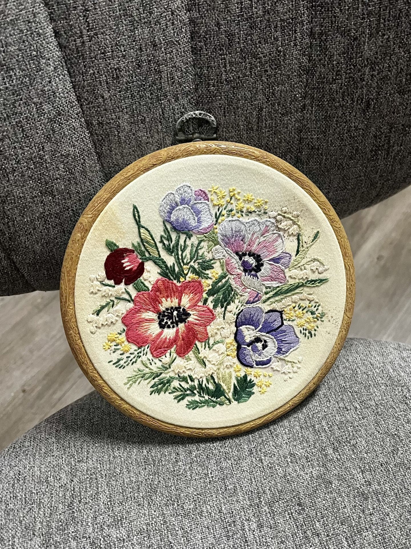 Embroidered Anemone Circular Hand Stitched Wall Hanging Beautiful ...