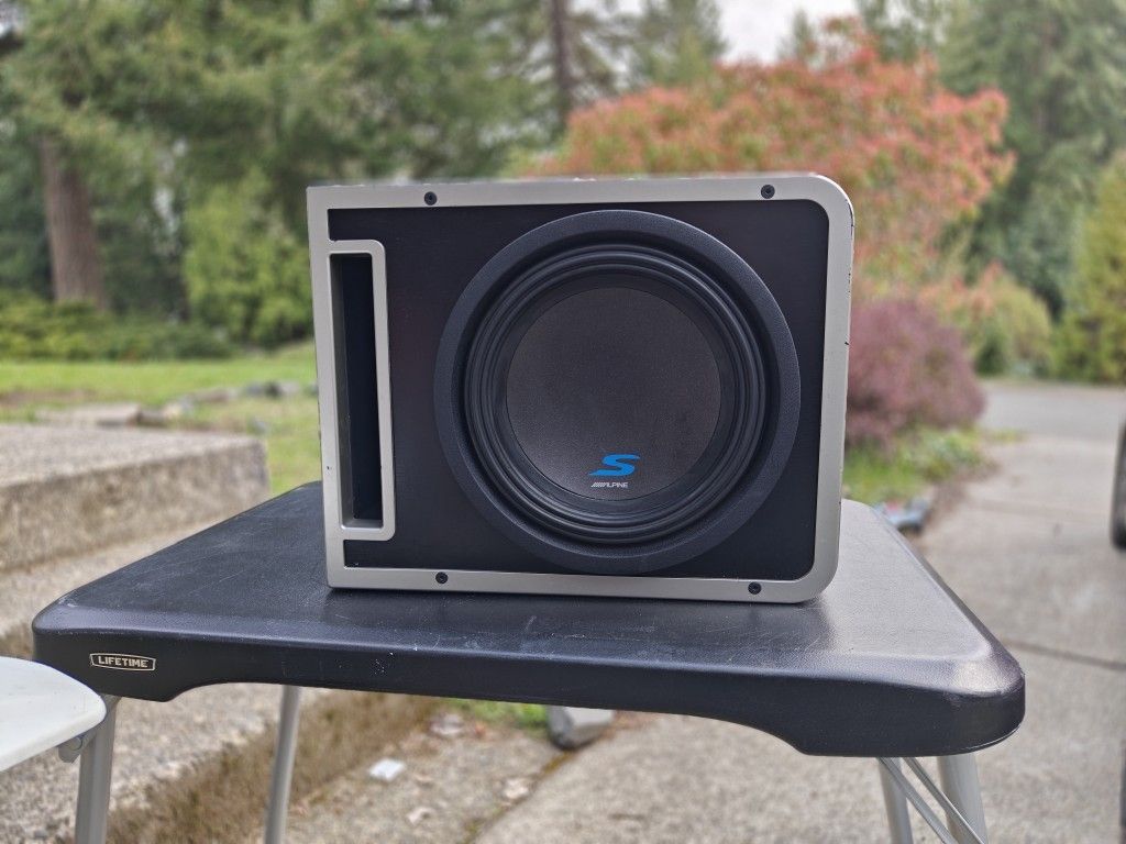 Alpine 10 In Ported Box for Sale in Bonney Lake, WA - OfferUp
