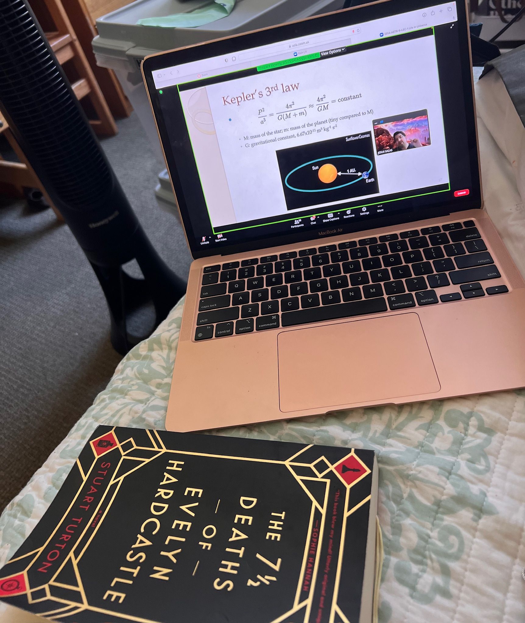 Rose Gold 2020 MacBook Retina Display for Sale in Long Beach, CA - OfferUp