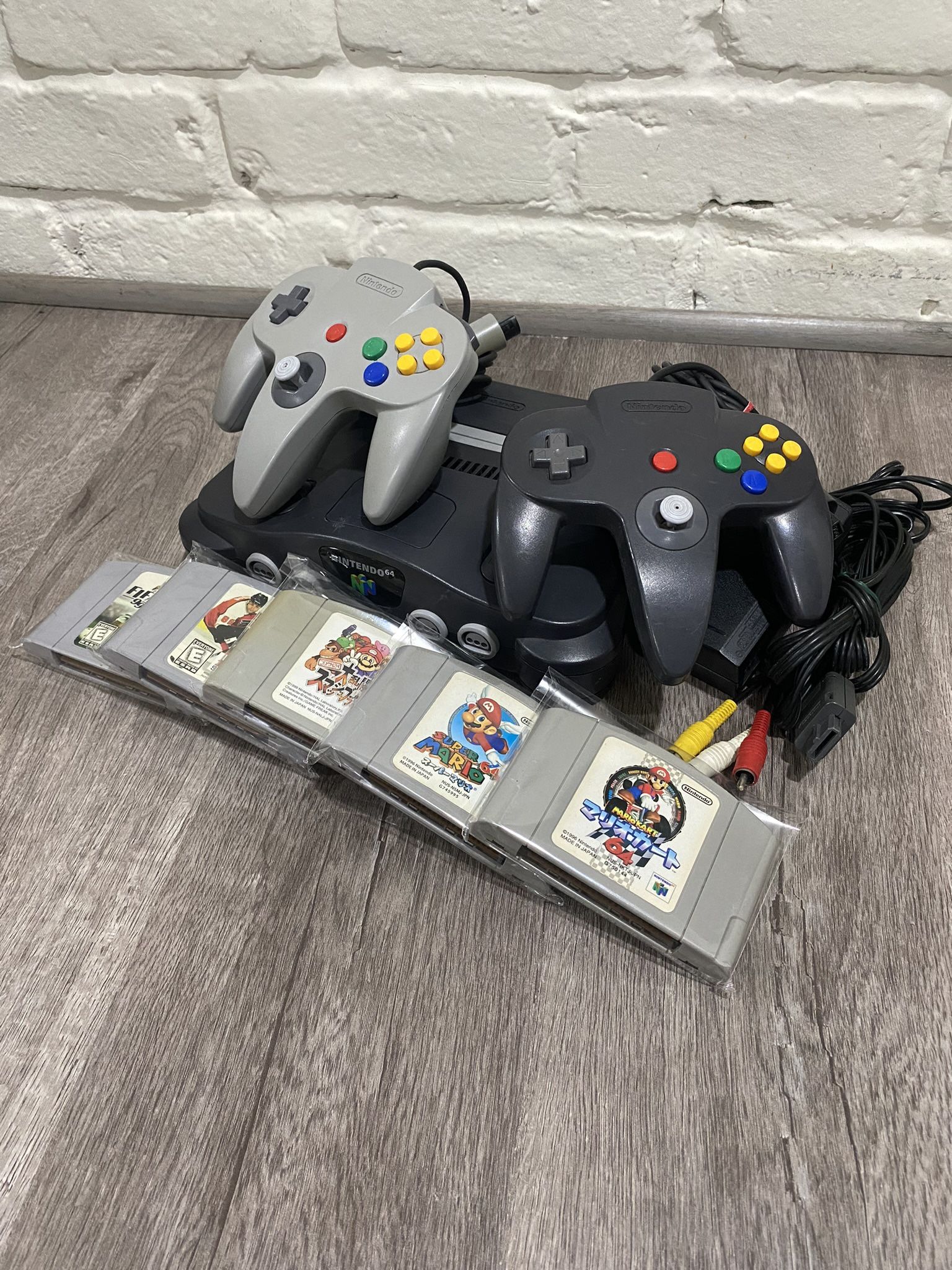 Nintendo 64 Bundle x2 OEM Controllers & x5 Games Mario Kart Smash Bros ...