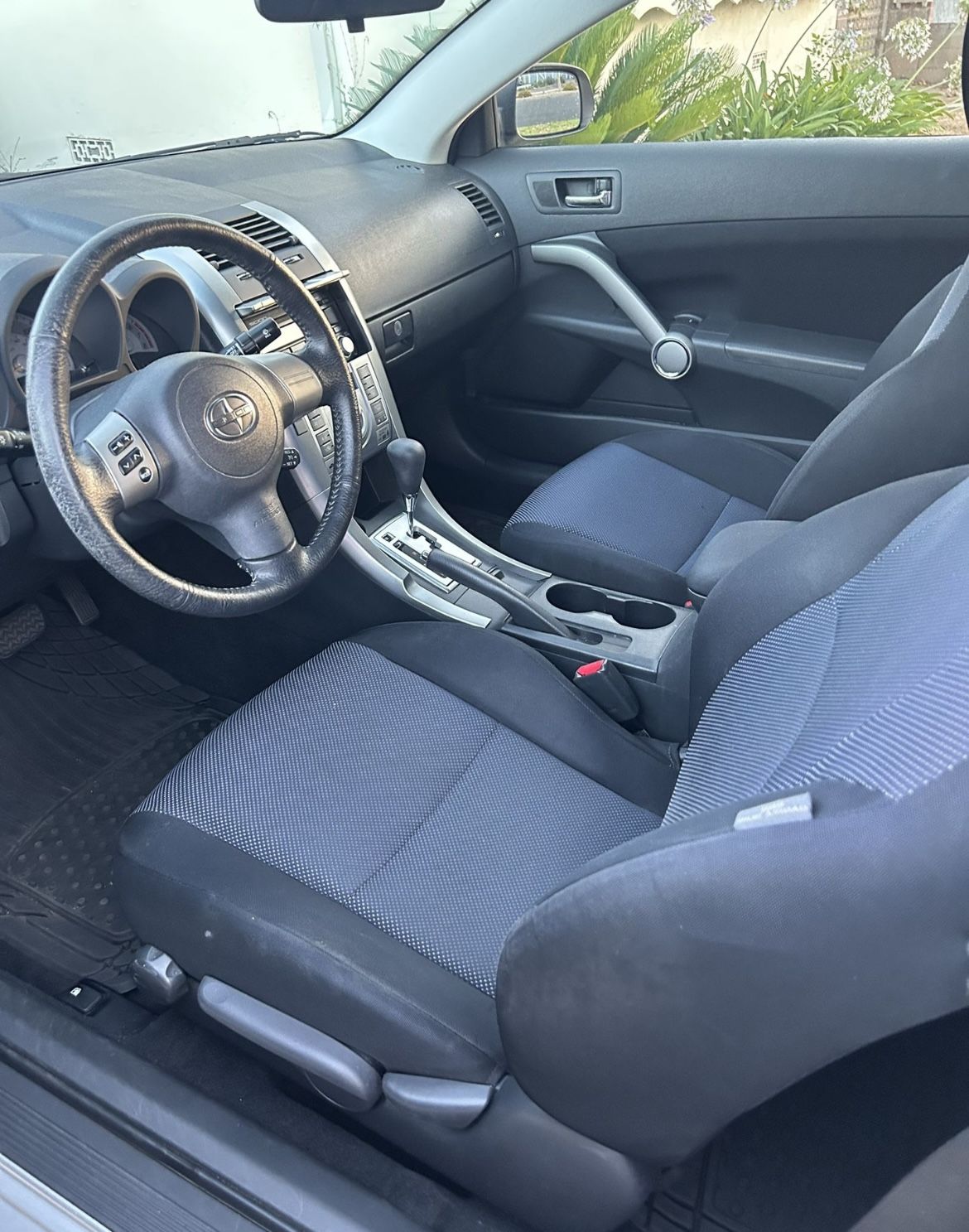 2006 Toyota Scion Interior