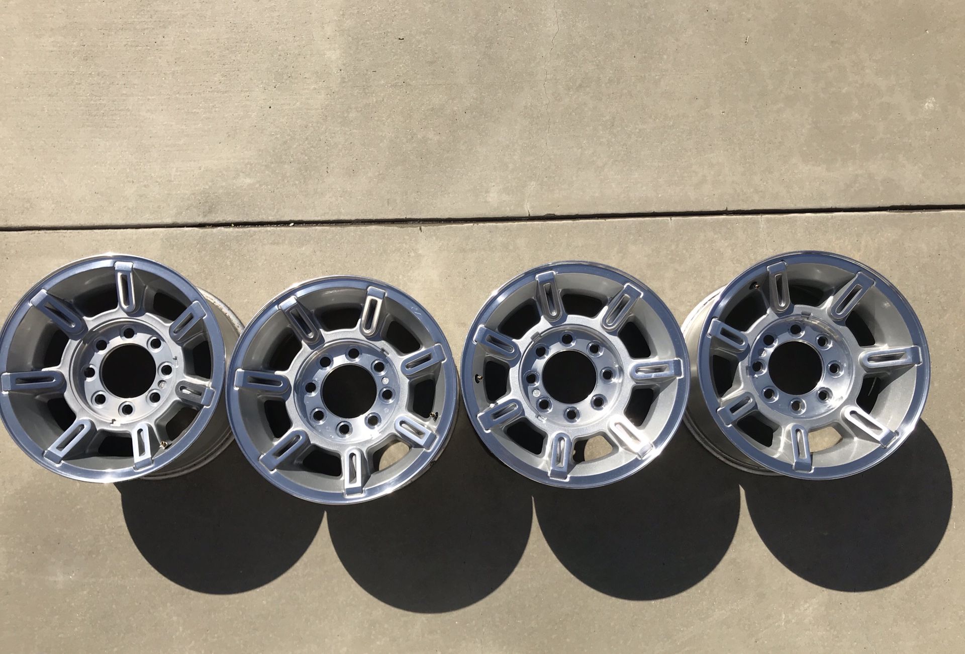 Hummer H2 OEM Wheels (17 inches) for Sale in Bellflower, CA - OfferUp