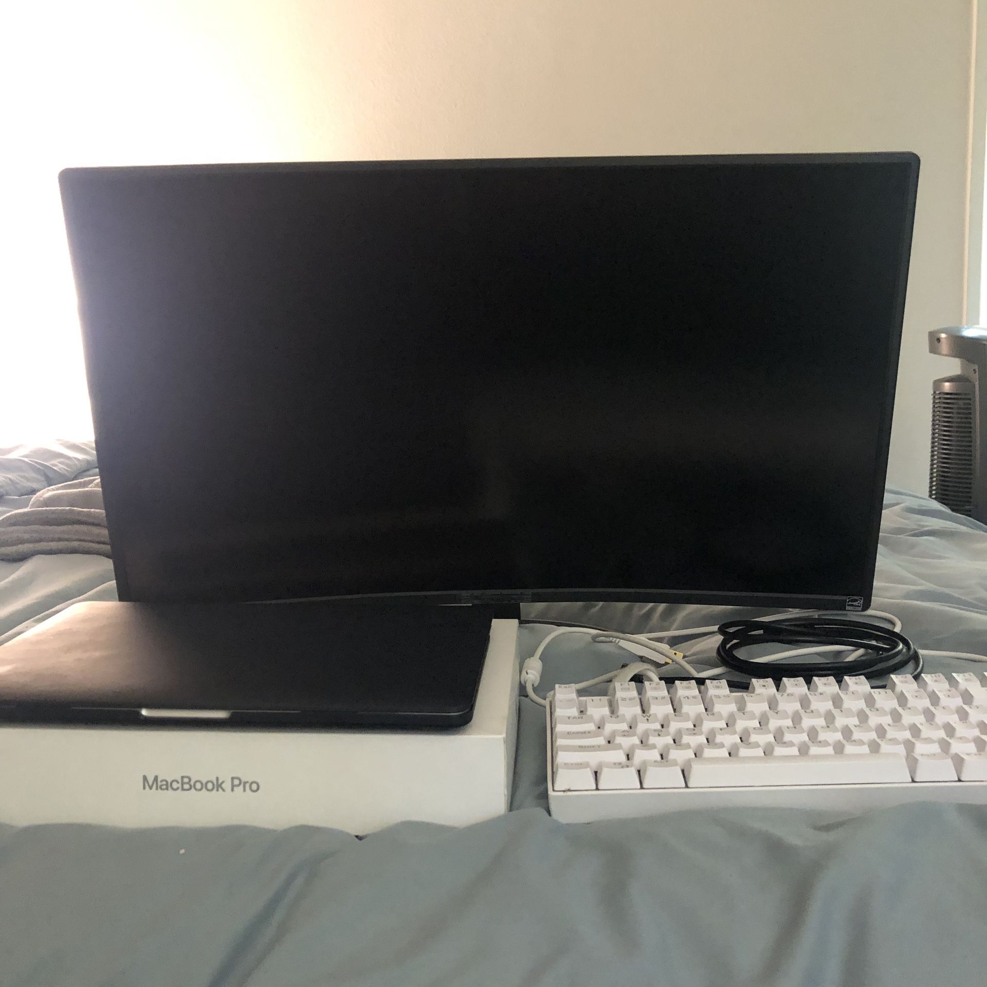 27 inch Spectre Curved Monitor (Brand New) 1080 gaming fast refresh ...