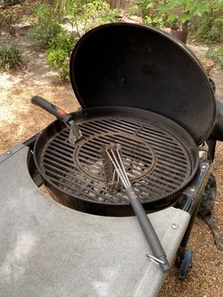 Weber Performer Charcoal/Propane Grill w/ Extras for Sale in Houston ...