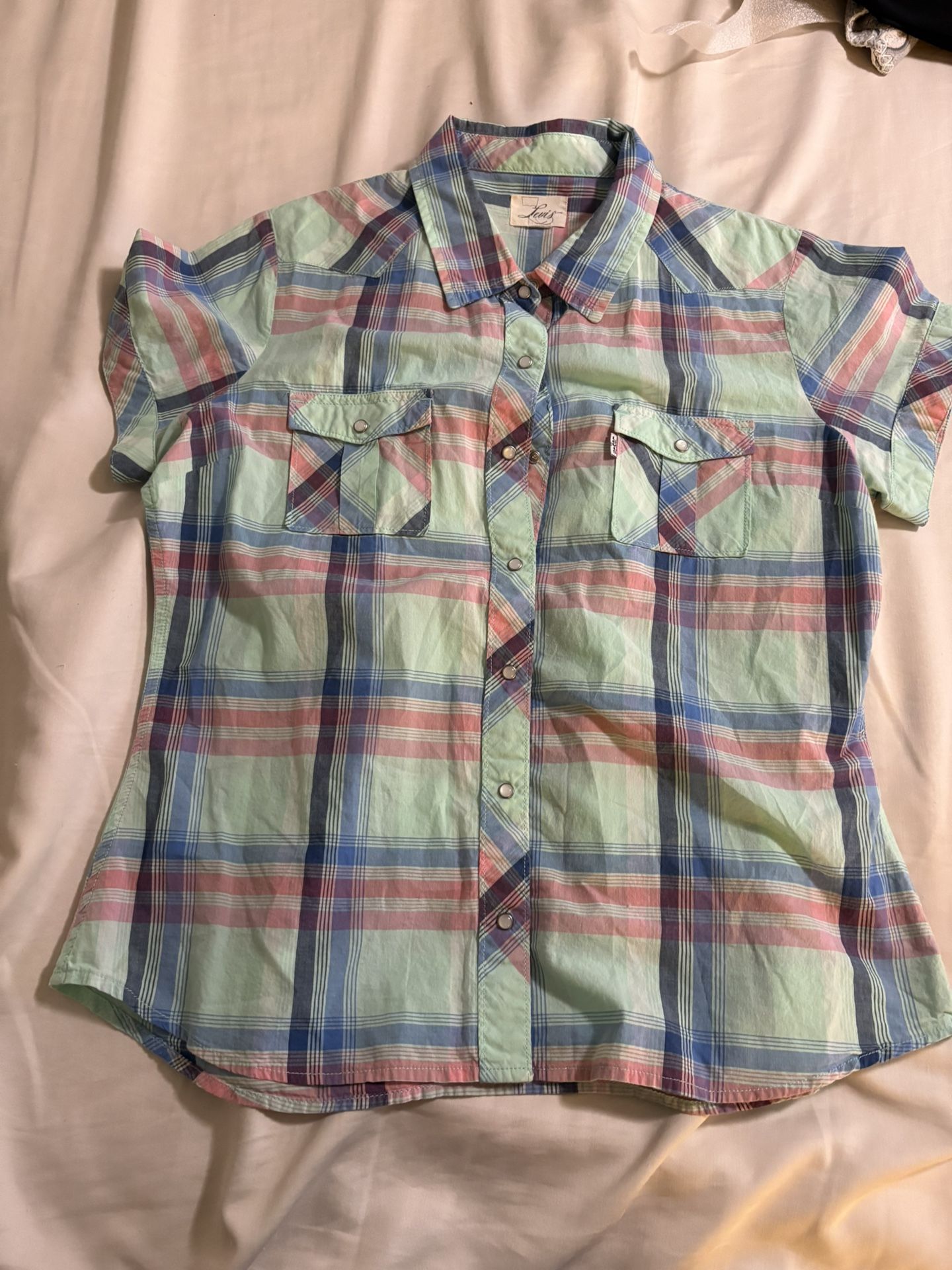 Women’s Levi’s Extra Large Button Up Short Sleeve $8 for Sale in San ...