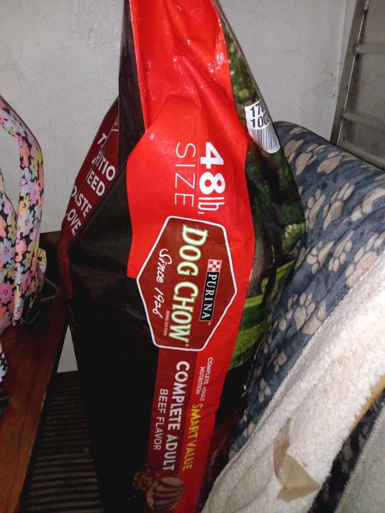 Purina Dog Chow 48 Pounds for Sale in Moreno Valley, CA - OfferUp