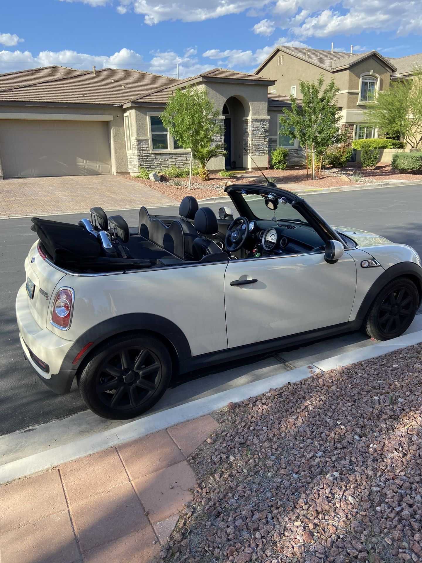 Mini Cooper Convertible Wind Guard for Sale in Las Vegas, NV - OfferUp