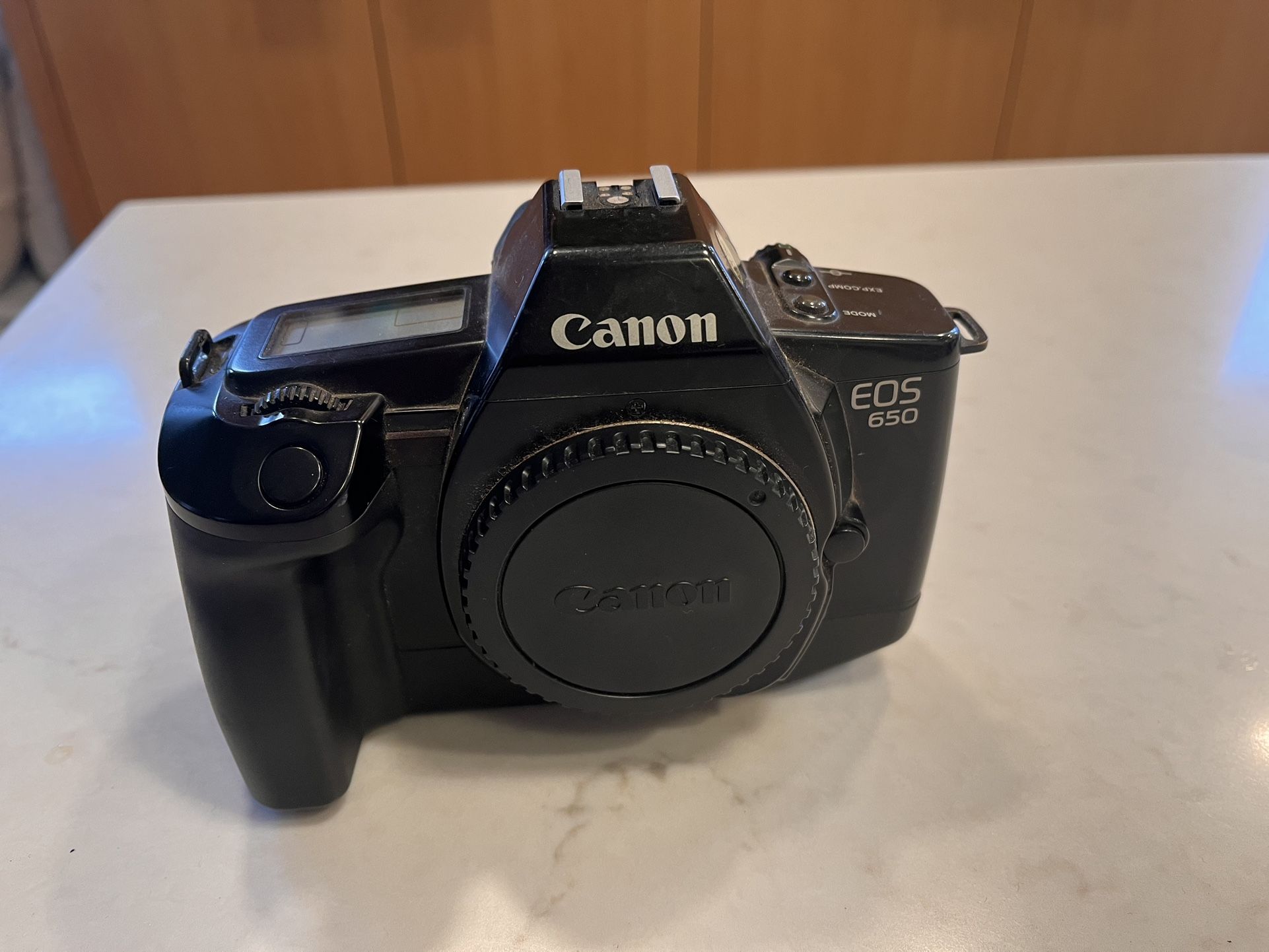 Canon EOS 650 SLR Film Camera for Sale in Seattle, WA - OfferUp