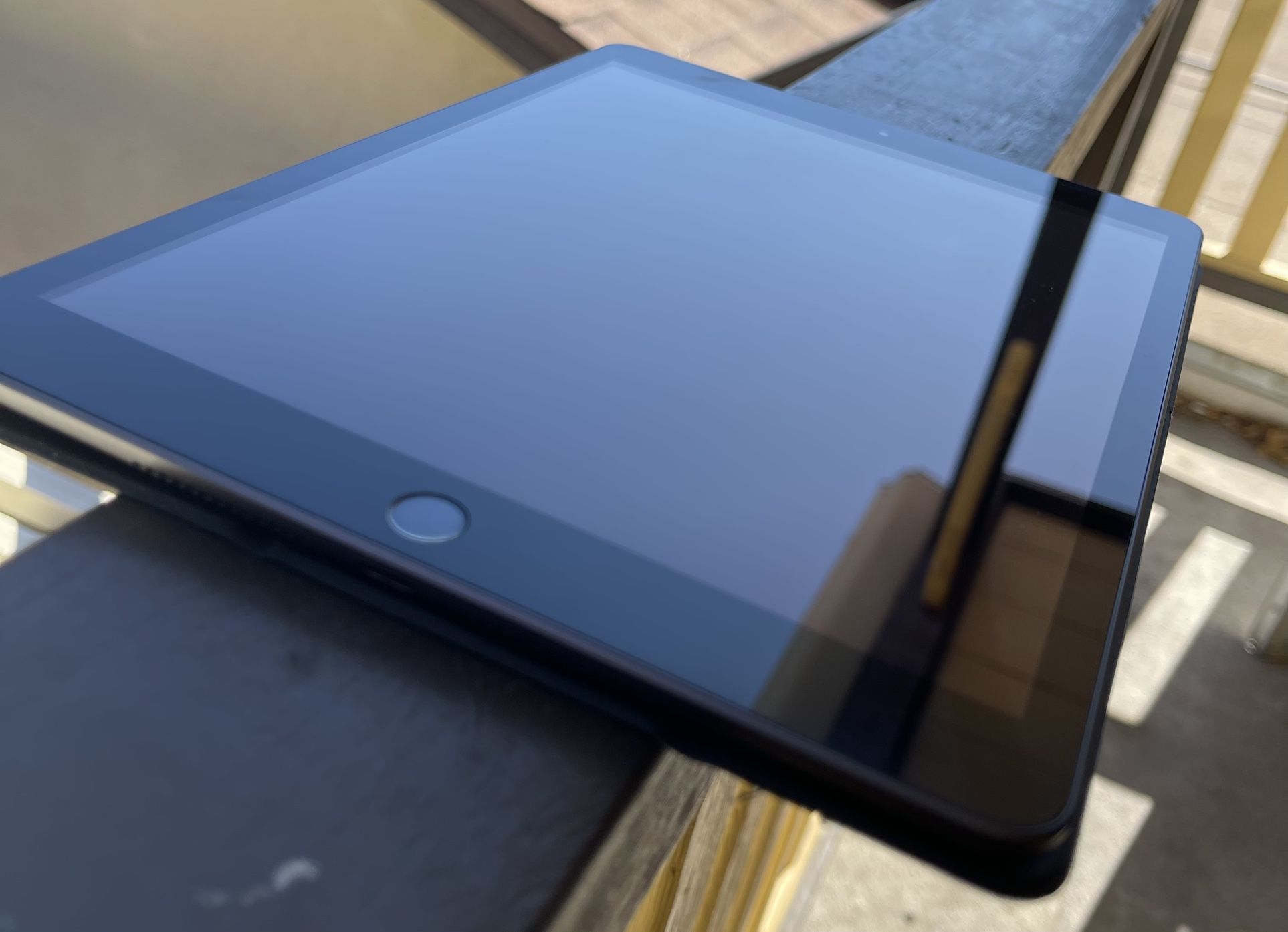 Apple iPad 8th Generation - 32GB - Space Grey (2020). ** Flawless ...